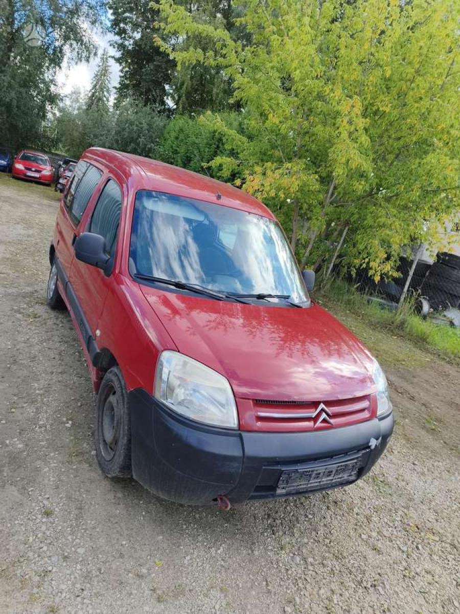 Sarkans Citroen Berlingo 2009 Panevēža, ar dzinēja tilpumu 1.60 L un nobraukumu 400 tūkst. km par 400 €, foto 10 vietnē AUTOMOTO.COM.LV