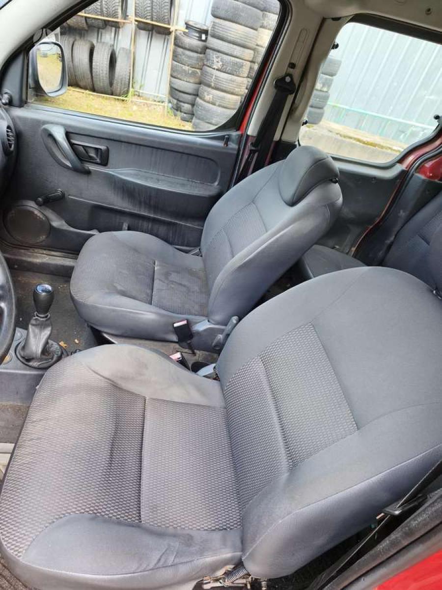 Sarkans Citroen Berlingo 2009 Panevēža, ar dzinēja tilpumu 1.60 L un nobraukumu 400 tūkst. km par 400 €, foto 13 vietnē AUTOMOTO.COM.LV