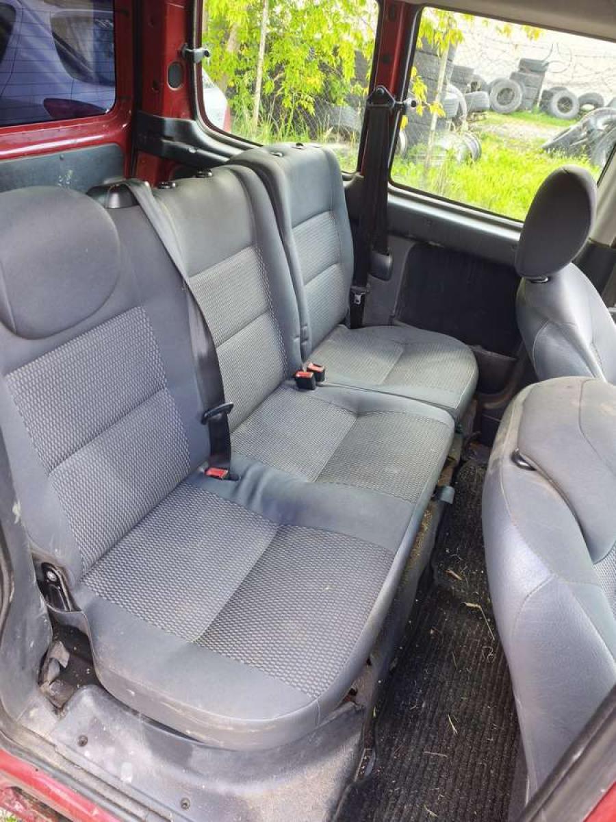 Sarkans Citroen Berlingo 2009 Panevēža, ar dzinēja tilpumu 1.60 L un nobraukumu 400 tūkst. km par 400 €, foto 15 vietnē AUTOMOTO.COM.LV