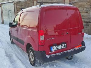 Sarkans Citroen Berlingo 2011 Panevēža, ar dzinēja tilpumu 1.60 L un nobraukumu 410 tūkst. km par 1400 €, foto 2 vietnē AUTOMOTO.COM.LV