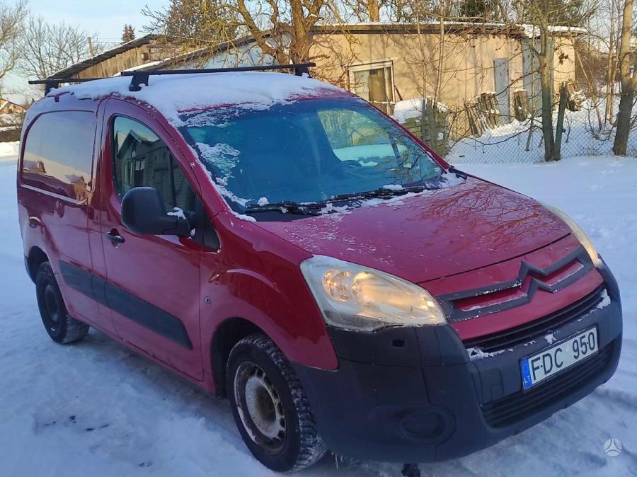 Sarkans Citroen Berlingo 2011 Panevēža, ar dzinēja tilpumu 1.60 L un nobraukumu 410 tūkst. km par 1400 €, foto 4 vietnē AUTOMOTO.COM.LV