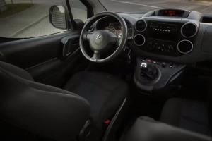Sarkans Citroen Berlingo 2008 Jelgava, ar dzinēja tilpumu 1.60 L un nobraukumu 202 tūkst. km par 3950 €, foto 8 vietnē AUTOMOTO.COM.LV