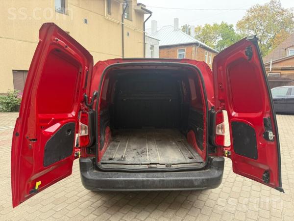 Sarkans Citroen Berlingo 2019 Rīga, ar dzinēja tilpumu 1.20 L un nobraukumu 125 tūkst. km par 7300 €, foto 5 vietnē AUTOMOTO.COM.LV