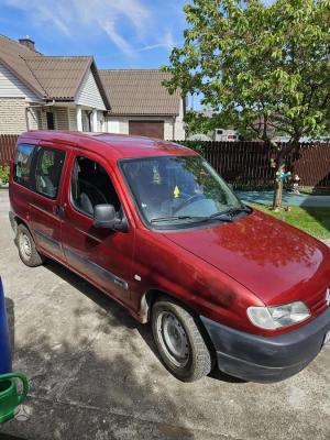 Sarkans Citroen Berlingo 2002 Gargždai, ar dzinēja tilpumu 2.00 L un nobraukumu 253 tūkst. km par 2200 €, foto 3 vietnē AUTOMOTO.COM.LV