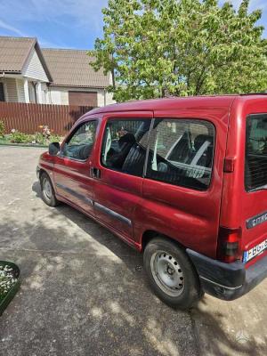 Sarkans Citroen Berlingo 2002 Gargždai, ar dzinēja tilpumu 2.00 L un nobraukumu 253 tūkst. km par 2200 €, foto 7 vietnē AUTOMOTO.COM.LV