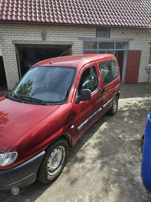 Sarkans Citroen Berlingo 2002 Gargždai, ar dzinēja tilpumu 2.00 L un nobraukumu 253 tūkst. km par 2200 €, foto 7 vietnē AUTOMOTO.COM.LV
