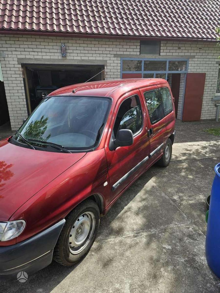 Sarkans Citroen Berlingo 2002 Gargždai, ar dzinēja tilpumu 2.00 L un nobraukumu 253 tūkst. km par 2200 €, foto 8 vietnē AUTOMOTO.COM.LV
