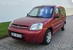 Red Citroen Berlingo 2007 in Riga, with an engine capacity of 1.60 L and mileage of 299 thousand km for 2850 €, photo  on AUTOMOTO.COM.LV