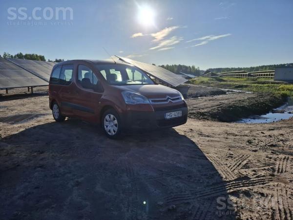 Red Citroen Berlingo 2008 in Daugavpils, with an engine capacity of 1.60 L and mileage of 254 thousand km for 3250 €, photo 2 on AUTOMOTO.COM.LV