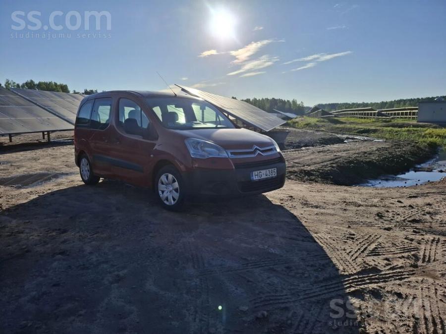 Red Citroen Berlingo 2008 in Daugavpils, with an engine capacity of 1.60 L and mileage of 254 thousand km for 3250 €, photo 2 on AUTOMOTO.COM.LV