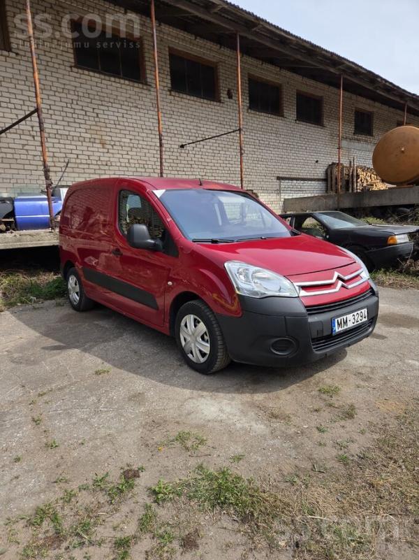 Sarkans Citroen Berlingo 2008 Talsi, ar dzinēja tilpumu 1.60 L un nobraukumu 143 tūkst. km par 2000 €, foto 2 vietnē AUTOMOTO.COM.LV