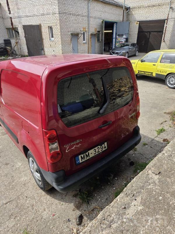 Sarkans Citroen Berlingo 2008 Talsi, ar dzinēja tilpumu 1.60 L un nobraukumu 143 tūkst. km par 2000 €, foto 3 vietnē AUTOMOTO.COM.LV