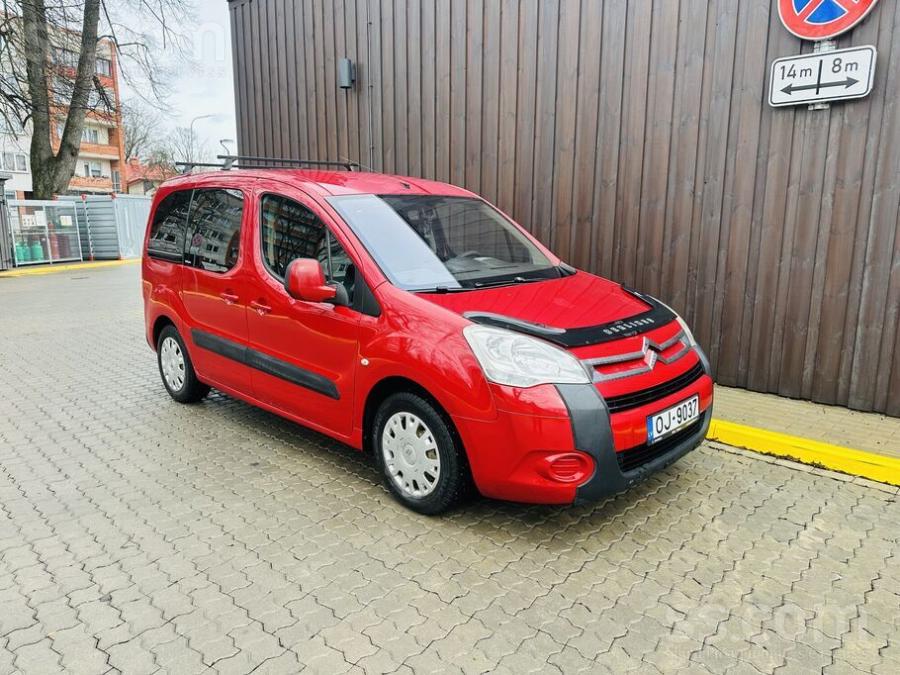 Sarkans Citroen Berlingo 2009 Rīga, ar dzinēja tilpumu 1.60 L un nobraukumu 371 tūkst. km par 3150 €, foto 1 vietnē AUTOMOTO.COM.LV