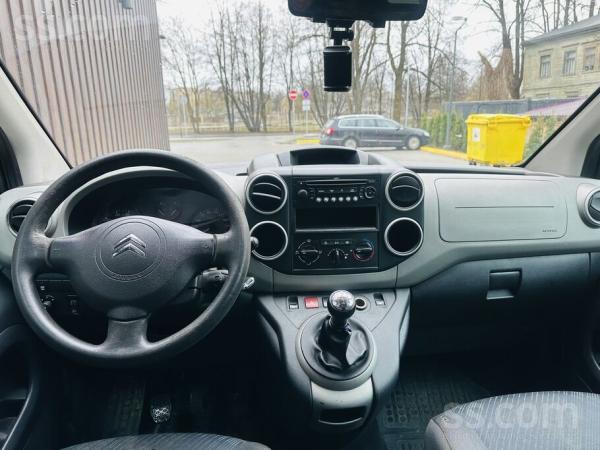Sarkans Citroen Berlingo 2009 Rīga, ar dzinēja tilpumu 1.60 L un nobraukumu 371 tūkst. km par 3150 €, foto 7 vietnē AUTOMOTO.COM.LV