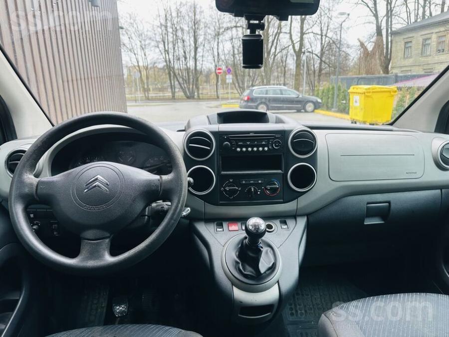 Sarkans Citroen Berlingo 2009 Rīga, ar dzinēja tilpumu 1.60 L un nobraukumu 371 tūkst. km par 3150 €, foto 8 vietnē AUTOMOTO.COM.LV