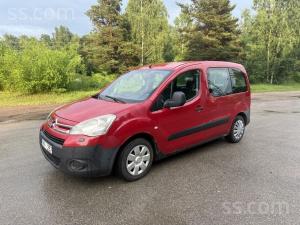 Red Citroen Berlingo 2009 in Riga, with an engine capacity of 1.60 L and mileage of 403 thousand km for 1890 €, photo 3 on AUTOMOTO.COM.LV