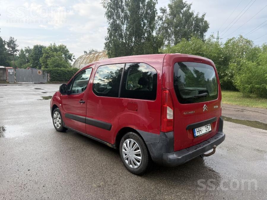 Red Citroen Berlingo 2009 in Riga, with an engine capacity of 1.60 L and mileage of 403 thousand km for 1890 €, photo 5 on AUTOMOTO.COM.LV
