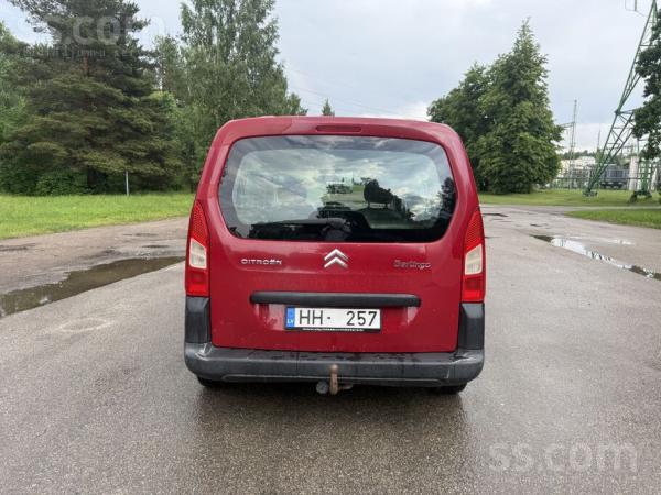 Red Citroen Berlingo 2009 in Riga, with an engine capacity of 1.60 L and mileage of 403 thousand km for 1890 €, photo 5 on AUTOMOTO.COM.LV