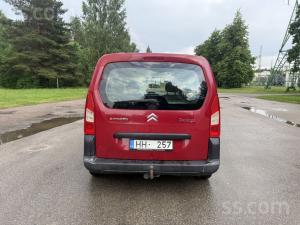 Red Citroen Berlingo 2009 in Riga, with an engine capacity of 1.60 L and mileage of 403 thousand km for 1890 €, photo 6 on AUTOMOTO.COM.LV