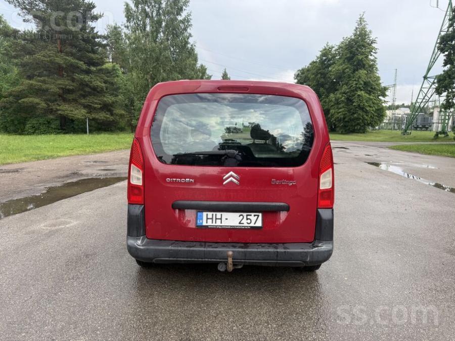 Red Citroen Berlingo 2009 in Riga, with an engine capacity of 1.60 L and mileage of 403 thousand km for 1890 €, photo 6 on AUTOMOTO.COM.LV