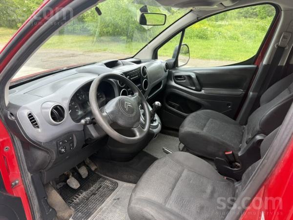 Red Citroen Berlingo 2009 in Riga, with an engine capacity of 1.60 L and mileage of 403 thousand km for 1890 €, photo 9 on AUTOMOTO.COM.LV