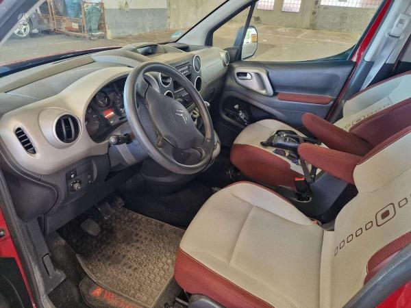Sarkans Citroen Berlingo 2009 Ignalina, ar dzinēja tilpumu 1.59 L un nobraukumu 151 tūkst. km par 2250 €, foto 10 vietnē AUTOMOTO.COM.LV