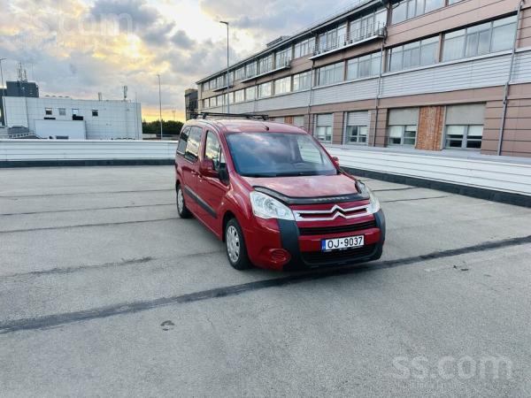 Red Citroen Berlingo 2009 in Riga, with an engine capacity of 1.60 L and mileage of 374 thousand km for 3150 €, photo 1 on AUTOMOTO.COM.LV