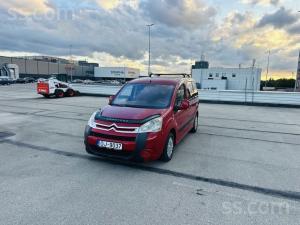 Red Citroen Berlingo 2009 in Riga, with an engine capacity of 1.60 L and mileage of 374 thousand km for 3150 €, photo 3 on AUTOMOTO.COM.LV