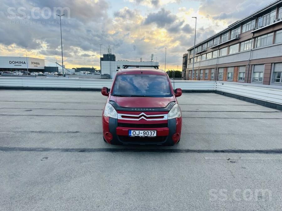 Red Citroen Berlingo 2009 in Riga, with an engine capacity of 1.60 L and mileage of 374 thousand km for 3150 €, photo 4 on AUTOMOTO.COM.LV