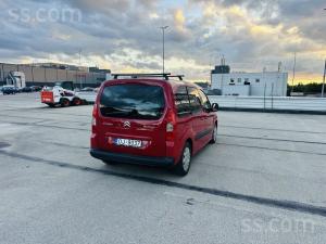 Red Citroen Berlingo 2009 in Riga, with an engine capacity of 1.60 L and mileage of 374 thousand km for 3150 €, photo 6 on AUTOMOTO.COM.LV