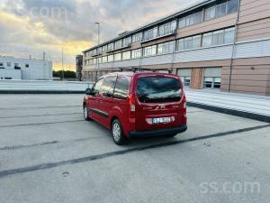 Red Citroen Berlingo 2009 in Riga, with an engine capacity of 1.60 L and mileage of 374 thousand km for 3150 €, photo 7 on AUTOMOTO.COM.LV