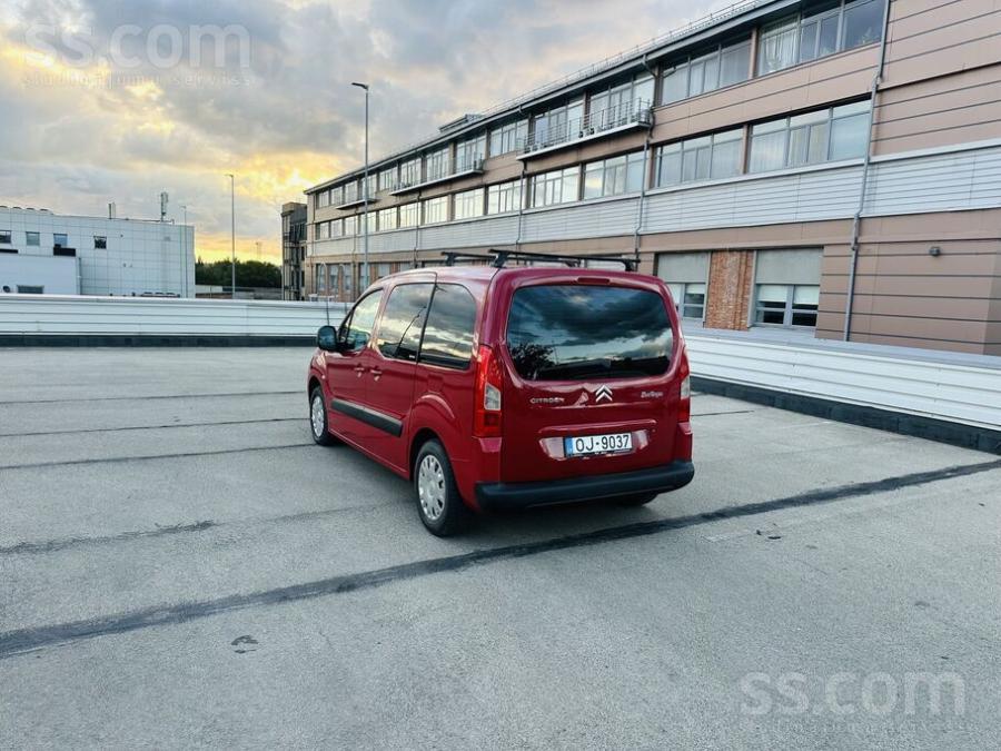 Red Citroen Berlingo 2009 in Riga, with an engine capacity of 1.60 L and mileage of 374 thousand km for 3150 €, photo 7 on AUTOMOTO.COM.LV