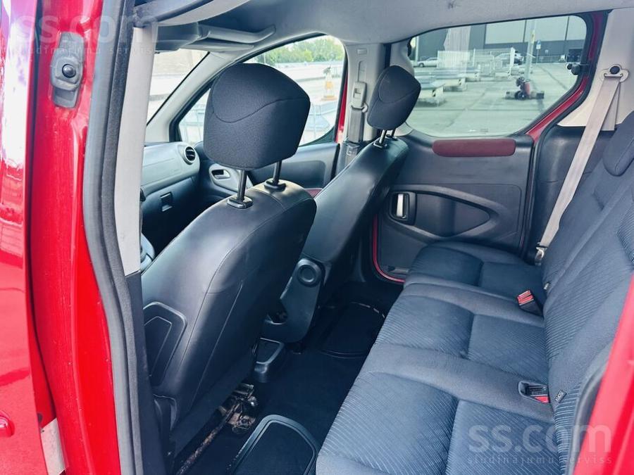 Red Citroen Berlingo 2009 in Riga, with an engine capacity of 1.60 L and mileage of 374 thousand km for 3150 €, photo 11 on AUTOMOTO.COM.LV