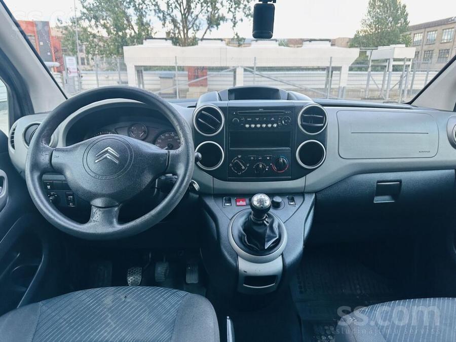 Red Citroen Berlingo 2009 in Riga, with an engine capacity of 1.60 L and mileage of 374 thousand km for 3150 €, photo 12 on AUTOMOTO.COM.LV