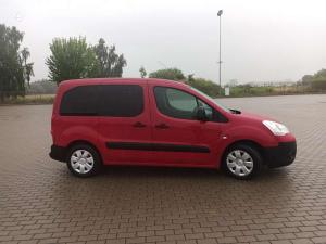 Red Citroen Berlingo 2010 in Marijampole, with an engine capacity of 1.56 L and mileage of 225 thousand km for 3650 €, photo 6 on AUTOMOTO.COM.LV