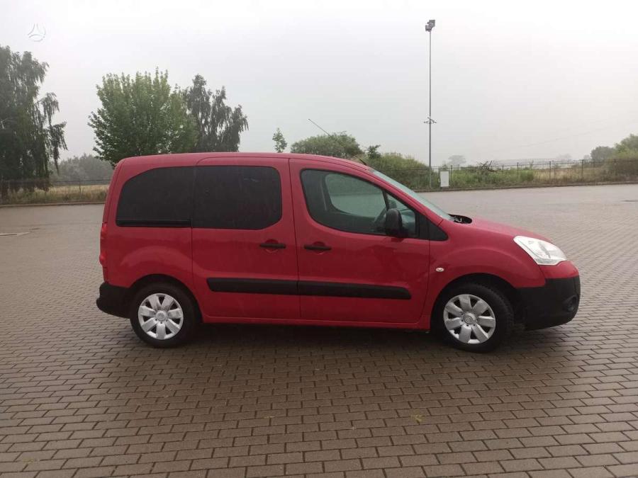 Red Citroen Berlingo 2010 in Marijampole, with an engine capacity of 1.56 L and mileage of 225 thousand km for 3650 €, photo 6 on AUTOMOTO.COM.LV
