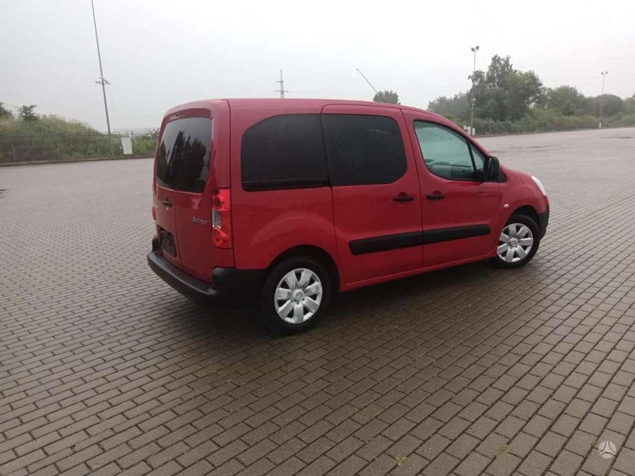 Red Citroen Berlingo 2010 in Marijampole, with an engine capacity of 1.56 L and mileage of 225 thousand km for 3650 €, photo 7 on AUTOMOTO.COM.LV