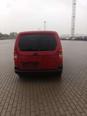 Red Citroen Berlingo 2010 in Marijampole, with an engine capacity of 1.56 L and mileage of 225 thousand km for 3650 €, photo 8 on AUTOMOTO.COM.LV