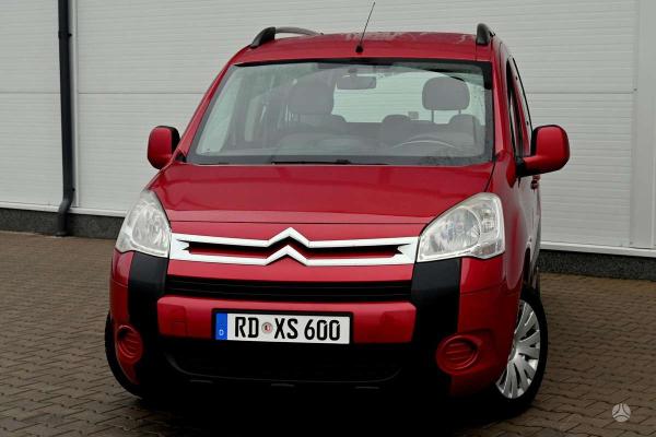 Red Citroen Berlingo 2011 in Kretinga, with an engine capacity of 1.59 L and mileage of 203 thousand km for 3750 €, photo 2 on AUTOMOTO.COM.LV