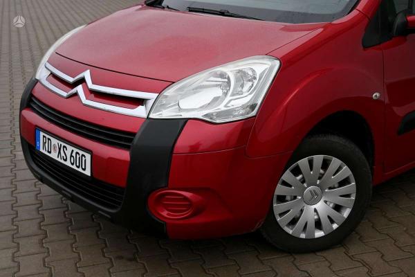 Red Citroen Berlingo 2011 in Kretinga, with an engine capacity of 1.59 L and mileage of 203 thousand km for 3750 €, photo 4 on AUTOMOTO.COM.LV