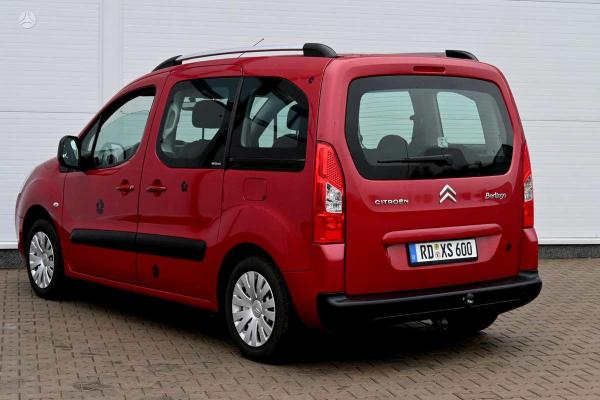 Red Citroen Berlingo 2011 in Kretinga, with an engine capacity of 1.59 L and mileage of 203 thousand km for 3750 €, photo 9 on AUTOMOTO.COM.LV