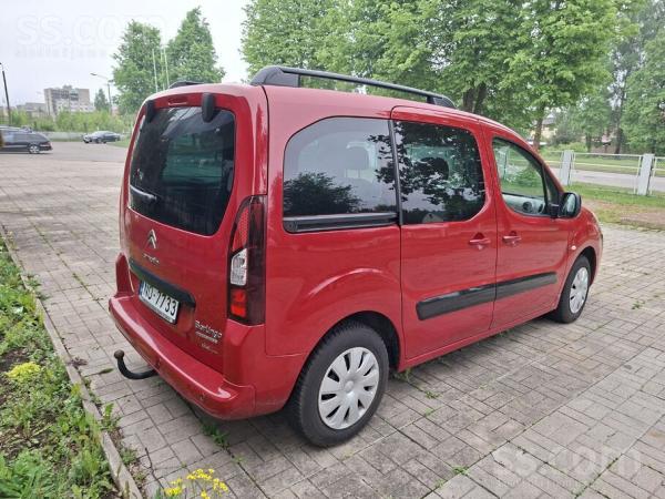 Sarkans Citroen Berlingo 2012 Daugavpils, ar dzinēja tilpumu 1.60 L un nobraukumu 250 tūkst. km par 5200 €, foto 3 vietnē AUTOMOTO.COM.LV