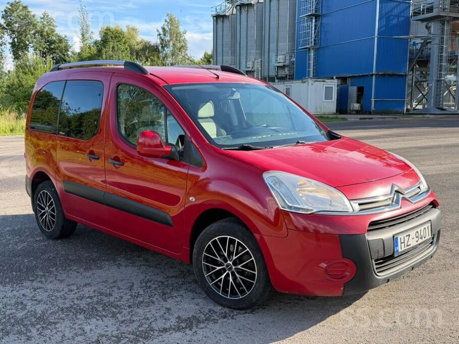 Sarkans Citroen Berlingo 2012 Bauska, ar dzinēja tilpumu 1.60 L un nobraukumu 318 tūkst. km par 2900 €, foto 4 vietnē AUTOMOTO.COM.LV