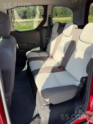 Sarkans Citroen Berlingo 2012 Bauska, ar dzinēja tilpumu 1.60 L un nobraukumu 318 tūkst. km par 2900 €, foto 10 vietnē AUTOMOTO.COM.LV