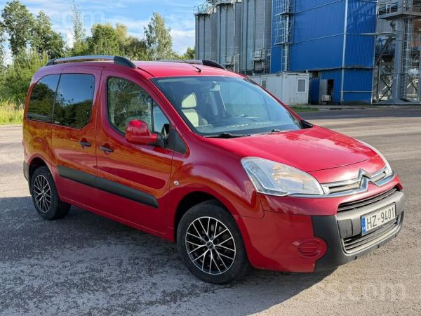 Red Citroen Berlingo 2012 in Bauska, with an engine capacity of 1.60 L and mileage of 318 thousand km for 2900 €, photo 4 on AUTOMOTO.COM.LV
