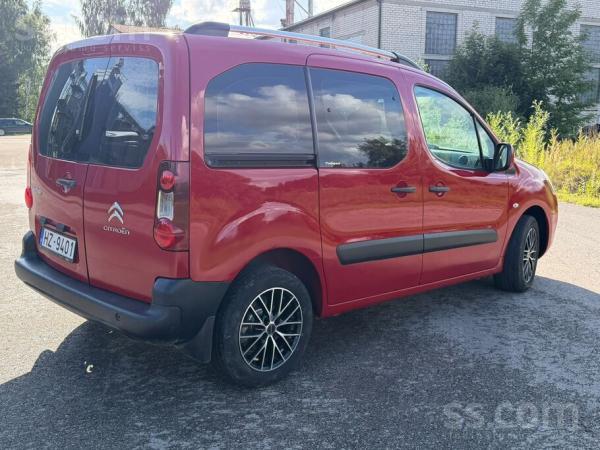 Red Citroen Berlingo 2012 in Bauska, with an engine capacity of 1.60 L and mileage of 318 thousand km for 2900 €, photo 6 on AUTOMOTO.COM.LV