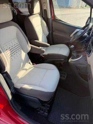 Sarkans Citroen Berlingo 2012 Bauska, ar dzinēja tilpumu 1.60 L un nobraukumu 318 tūkst. km par 2900 €, foto 9 vietnē AUTOMOTO.COM.LV