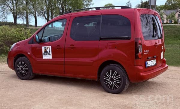 Sarkans Citroen Berlingo 2016 Jelgava, ar dzinēja tilpumu 1.60 L un nobraukumu 186 tūkst. km par 5550 €, foto 1 vietnē AUTOMOTO.COM.LV