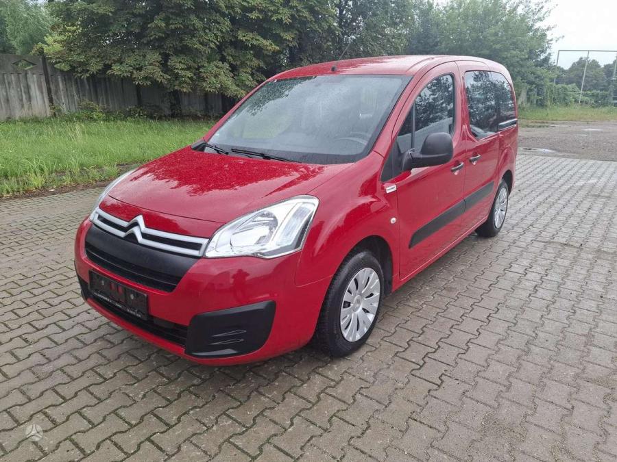Sarkans Citroen Berlingo 2017 Marijampole, ar dzinēja tilpumu 1.56 L un nobraukumu 147 tūkst. km par 5900 €, foto 1 vietnē AUTOMOTO.COM.LV