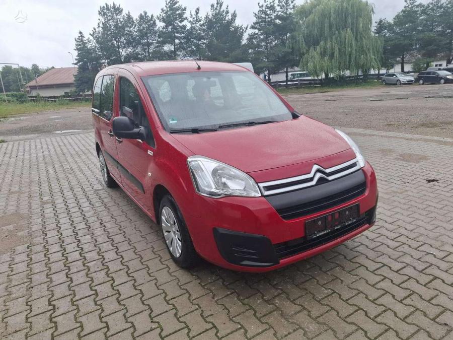 Sarkans Citroen Berlingo 2017 Marijampole, ar dzinēja tilpumu 1.56 L un nobraukumu 147 tūkst. km par 5900 €, foto 3 vietnē AUTOMOTO.COM.LV